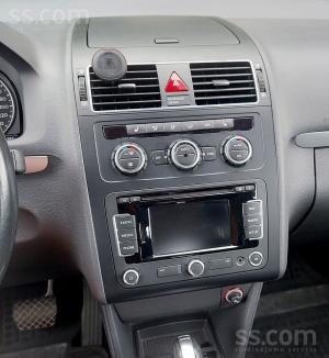 Pelēks Volkswagen Touran 2015 Jelgava, ar dzinēja tilpumu 2.00 L un nobraukumu 260 tūkst. km par 8900 €, foto 9 vietnē AUTOMOTO.COM.LV