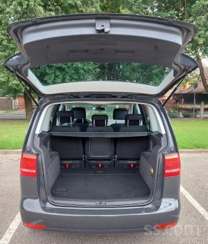 Pelēks Volkswagen Touran 2015 Jelgava, ar dzinēja tilpumu 2.00 L un nobraukumu 260 tūkst. km par 8900 €, foto 10 vietnē AUTOMOTO.COM.LV