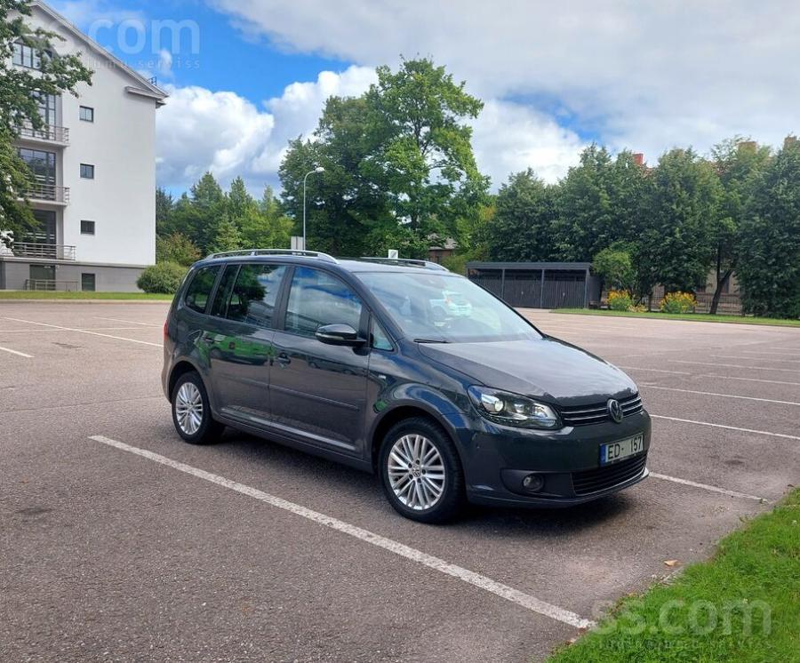 Pelēks Volkswagen Touran 2015 Jelgava, ar dzinēja tilpumu 2.00 L un nobraukumu 260 tūkst. km par 8900 €, foto 12 vietnē AUTOMOTO.COM.LV