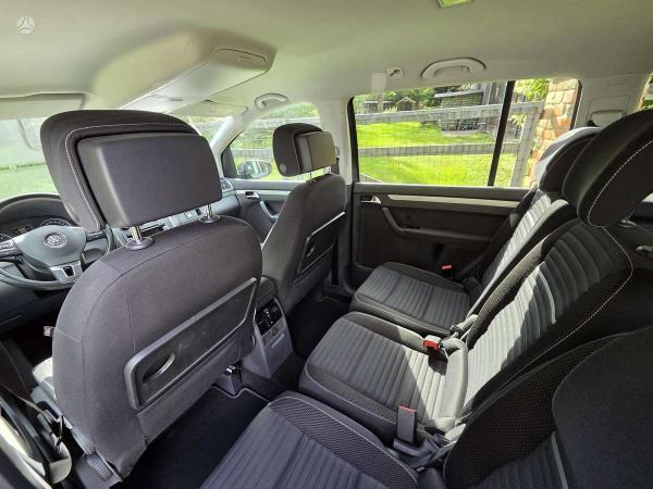 Pelēks Volkswagen Touran 2015 Viļņa, ar dzinēja tilpumu 1.60 L un nobraukumu 277 tūkst. km par 6300 €, foto 11 vietnē AUTOMOTO.COM.LV