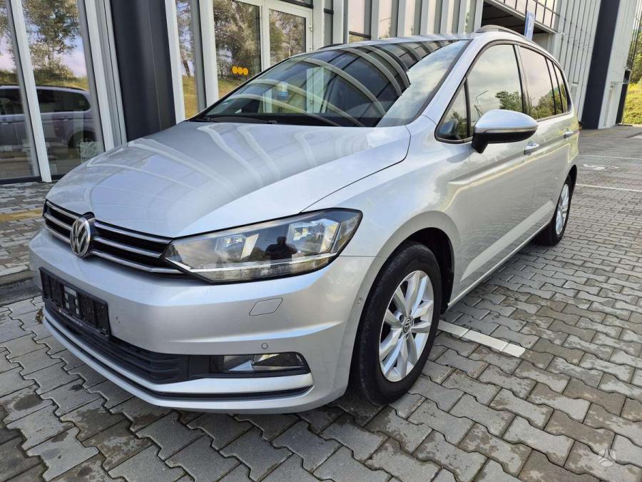 Grey Volkswagen Touran 2015 in Vilnius, with an engine capacity of 1.60 L and mileage of 300 thousand km for 7950 €, photo 1 on AUTOMOTO.COM.LV