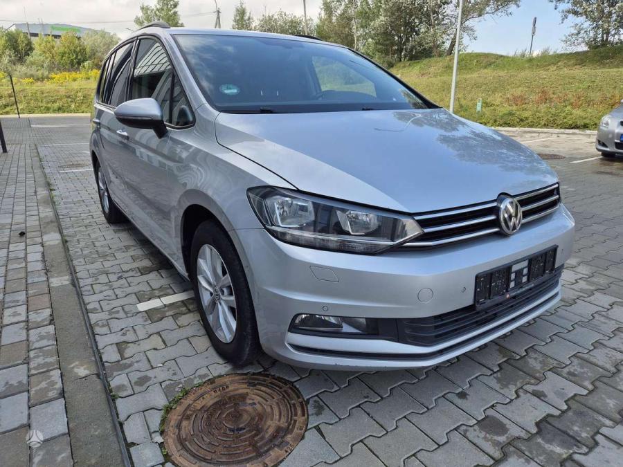 Grey Volkswagen Touran 2015 in Vilnius, with an engine capacity of 1.60 L and mileage of 300 thousand km for 7950 €, photo 3 on AUTOMOTO.COM.LV