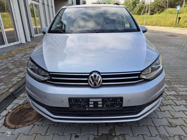 Pelēks Volkswagen Touran 2015 Viļņa, ar dzinēja tilpumu 1.60 L un nobraukumu 300 tūkst. km par 7950 €, foto 4 vietnē AUTOMOTO.COM.LV