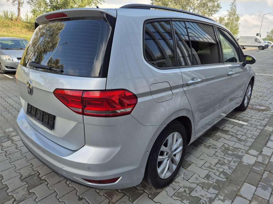 Grey Volkswagen Touran 2015 in Vilnius, with an engine capacity of 1.60 L and mileage of 300 thousand km for 7950 €, photo 6 on AUTOMOTO.COM.LV
