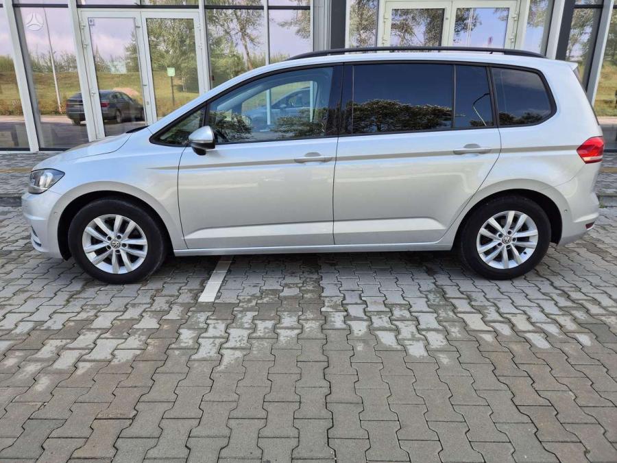 Grey Volkswagen Touran 2015 in Vilnius, with an engine capacity of 1.60 L and mileage of 300 thousand km for 7950 €, photo 8 on AUTOMOTO.COM.LV