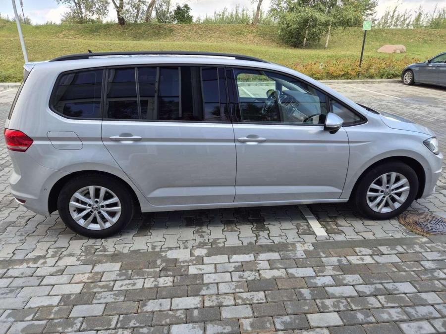 Grey Volkswagen Touran 2015 in Vilnius, with an engine capacity of 1.60 L and mileage of 300 thousand km for 7950 €, photo 9 on AUTOMOTO.COM.LV