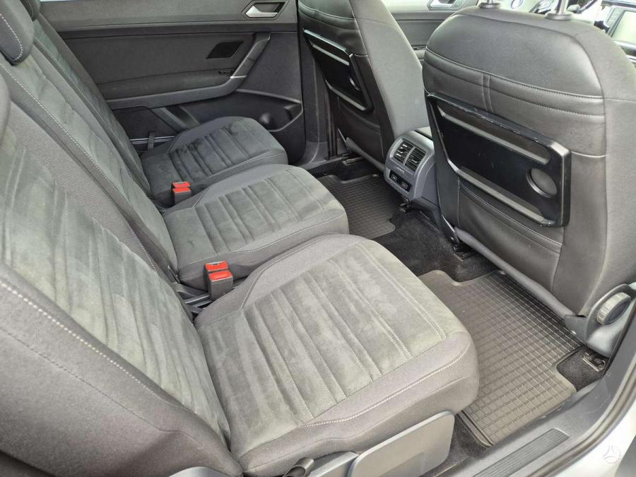 Grey Volkswagen Touran 2015 in Vilnius, with an engine capacity of 1.60 L and mileage of 300 thousand km for 7950 €, photo 10 on AUTOMOTO.COM.LV