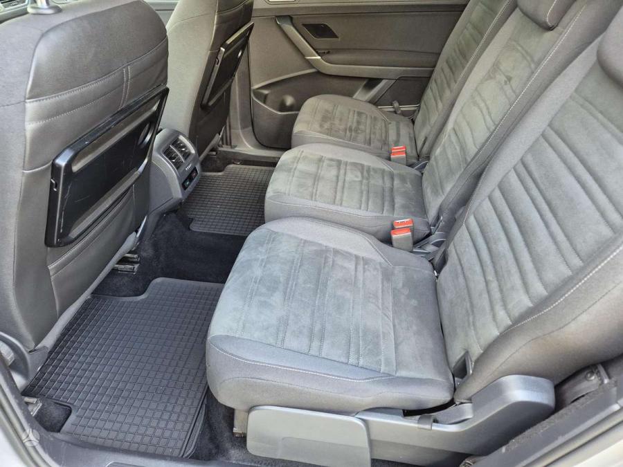 Grey Volkswagen Touran 2015 in Vilnius, with an engine capacity of 1.60 L and mileage of 300 thousand km for 7950 €, photo 12 on AUTOMOTO.COM.LV