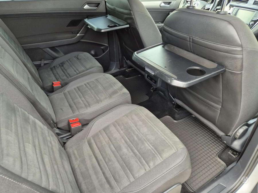 Grey Volkswagen Touran 2015 in Vilnius, with an engine capacity of 1.60 L and mileage of 300 thousand km for 7950 €, photo 14 on AUTOMOTO.COM.LV