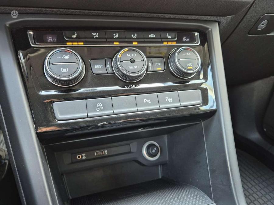 Grey Volkswagen Touran 2015 in Vilnius, with an engine capacity of 1.60 L and mileage of 300 thousand km for 7950 €, photo 16 on AUTOMOTO.COM.LV