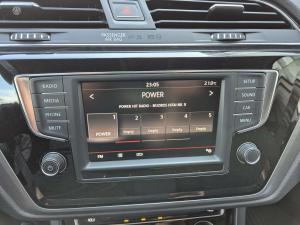 Grey Volkswagen Touran 2015 in Vilnius, with an engine capacity of 1.60 L and mileage of 300 thousand km for 7950 €, photo 17 on AUTOMOTO.COM.LV