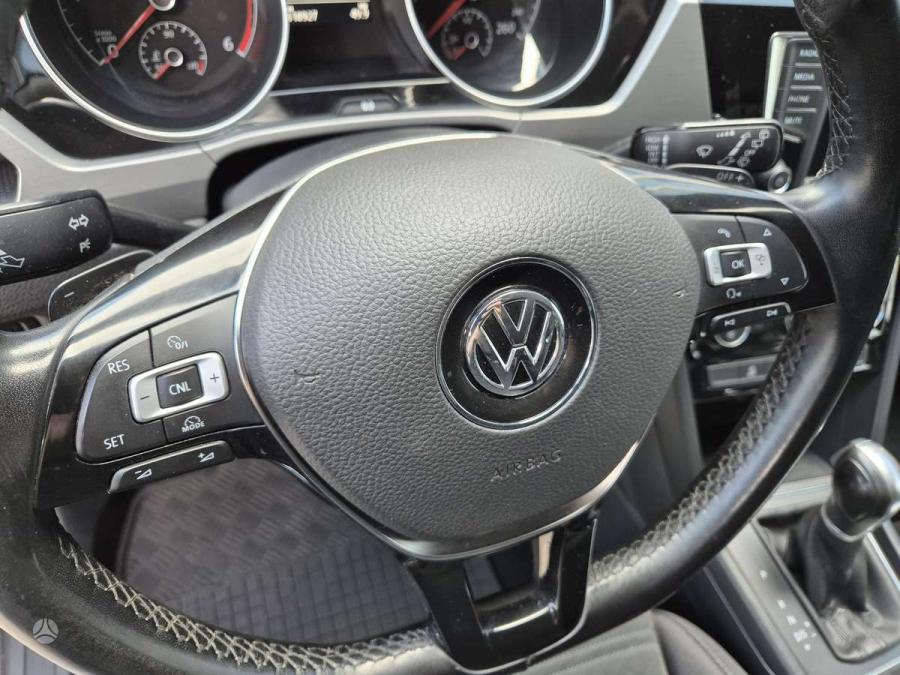 Grey Volkswagen Touran 2015 in Vilnius, with an engine capacity of 1.60 L and mileage of 300 thousand km for 7950 €, photo 19 on AUTOMOTO.COM.LV