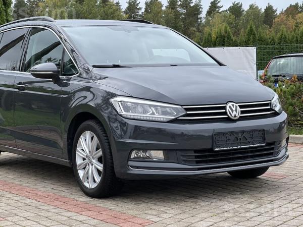 Volkswagen Touran 2015 in Cesis on AUTOMOTO.COM.LV Grey Volkswagen Touran 2015 in Cesis, with an engine capacity of 1.40 L and mileage of 220 thousand km for 11500 €, photo 1 on AUTOMOTO.COM.LV