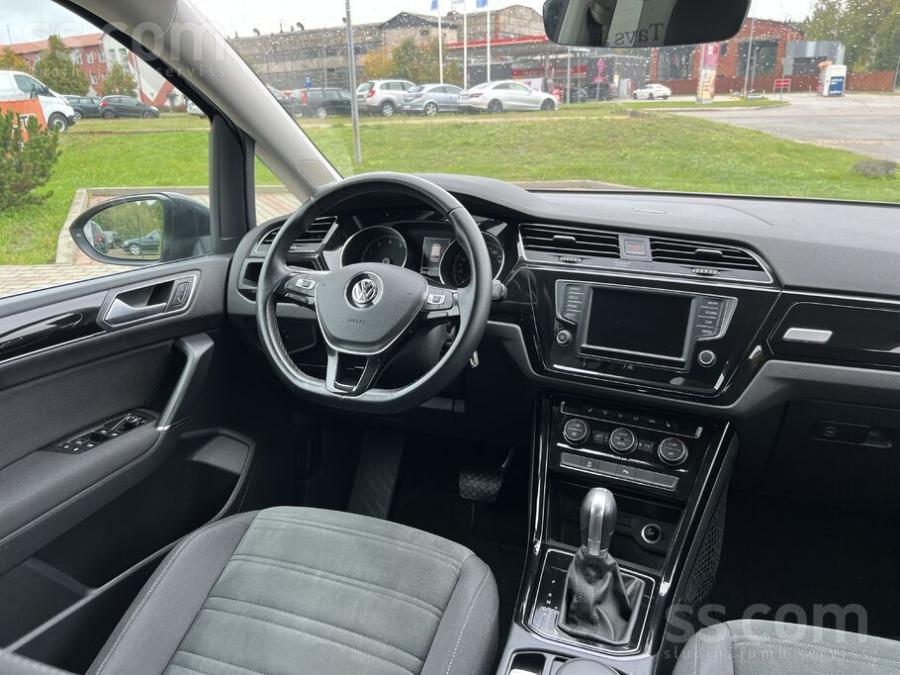 Pelēks Volkswagen Touran 2015 Cēsis, ar dzinēja tilpumu 1.40 L un nobraukumu 220 tūkst. km par 11500 €, foto 9 vietnē AUTOMOTO.COM.LV