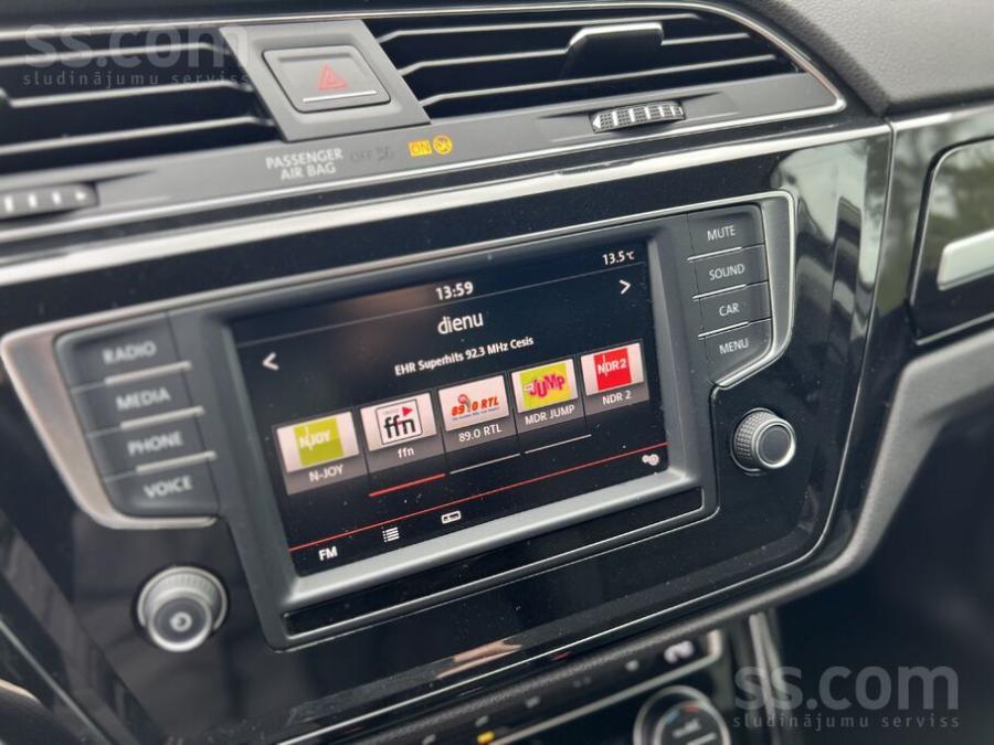 Pelēks Volkswagen Touran 2015 Cēsis, ar dzinēja tilpumu 1.40 L un nobraukumu 220 tūkst. km par 11500 €, foto 20 vietnē AUTOMOTO.COM.LV