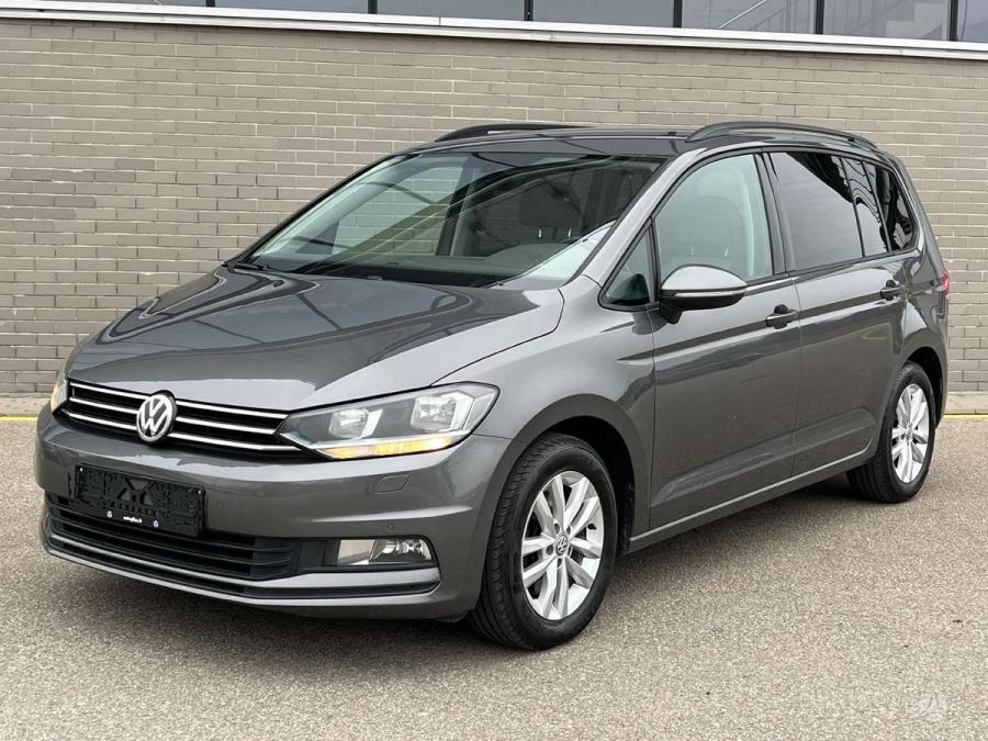 Pelēks Volkswagen Touran 2016 Kėdainiai, ar dzinēja tilpumu 1.60 L un nobraukumu 239 tūkst. km par 8999 €, foto 1 vietnē AUTOMOTO.COM.LV