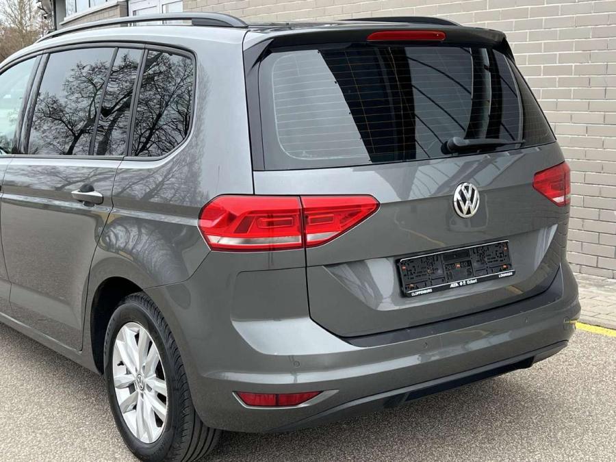 Pelēks Volkswagen Touran 2016 Kėdainiai, ar dzinēja tilpumu 1.60 L un nobraukumu 239 tūkst. km par 8999 €, foto 12 vietnē AUTOMOTO.COM.LV