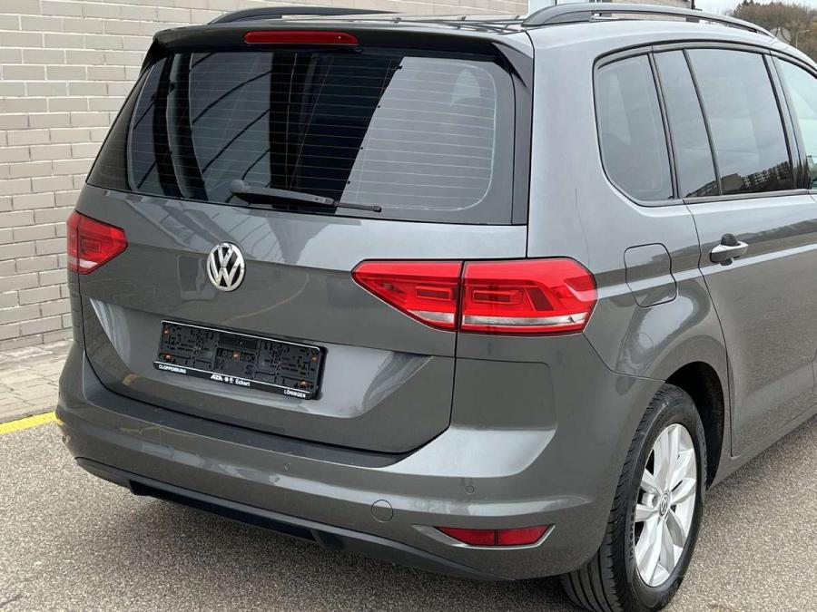 Pelēks Volkswagen Touran 2016 Kėdainiai, ar dzinēja tilpumu 1.60 L un nobraukumu 239 tūkst. km par 8999 €, foto 13 vietnē AUTOMOTO.COM.LV