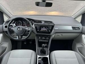 Pelēks Volkswagen Touran 2016 Kėdainiai, ar dzinēja tilpumu 1.60 L un nobraukumu 239 tūkst. km par 8999 €, foto 15 vietnē AUTOMOTO.COM.LV