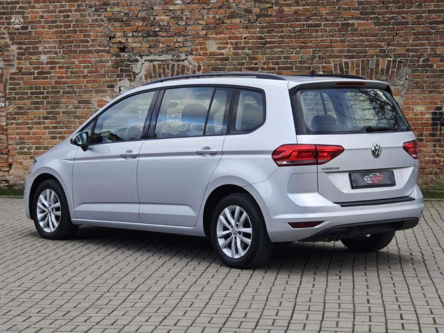 Pelēks Volkswagen Touran 2016 Kėdainiai, ar dzinēja tilpumu 1.97 L un nobraukumu 249 tūkst. km par 9500 €, foto 6 vietnē AUTOMOTO.COM.LV