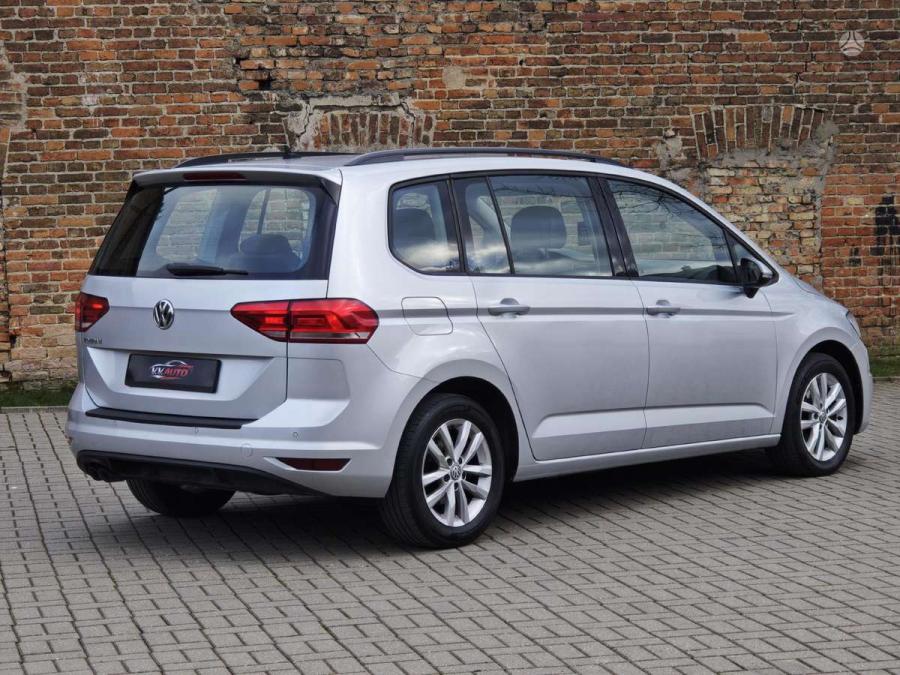 Pelēks Volkswagen Touran 2016 Kėdainiai, ar dzinēja tilpumu 1.97 L un nobraukumu 249 tūkst. km par 9500 €, foto 8 vietnē AUTOMOTO.COM.LV