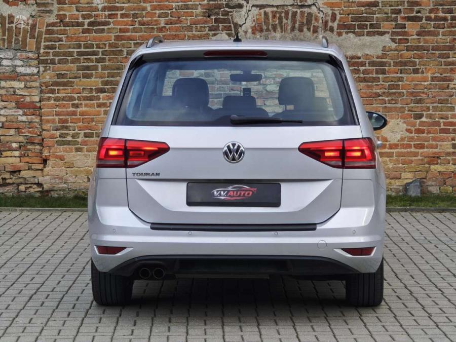 Pelēks Volkswagen Touran 2016 Kėdainiai, ar dzinēja tilpumu 1.97 L un nobraukumu 249 tūkst. km par 9500 €, foto 10 vietnē AUTOMOTO.COM.LV