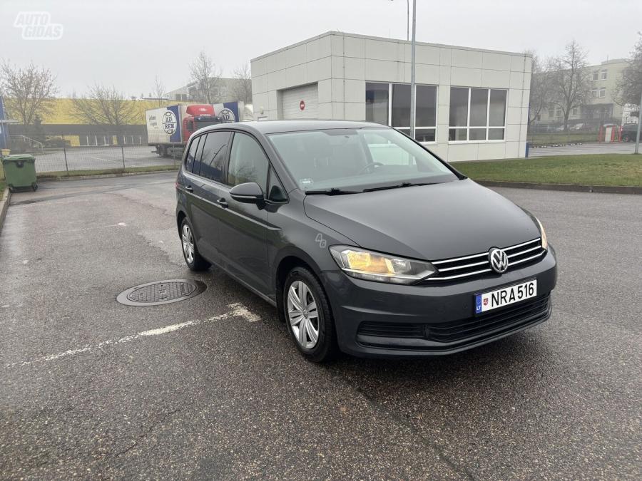 Grey Volkswagen Touran 2016 in Vilnius, with an engine capacity of 1.60 L and mileage of 318 thousand km for 7650 €, photo 1 on AUTOMOTO.COM.LV