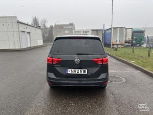 Grey Volkswagen Touran 2016 in Vilnius, with an engine capacity of 1.60 L and mileage of 318 thousand km for 7650 €, photo 4 on AUTOMOTO.COM.LV