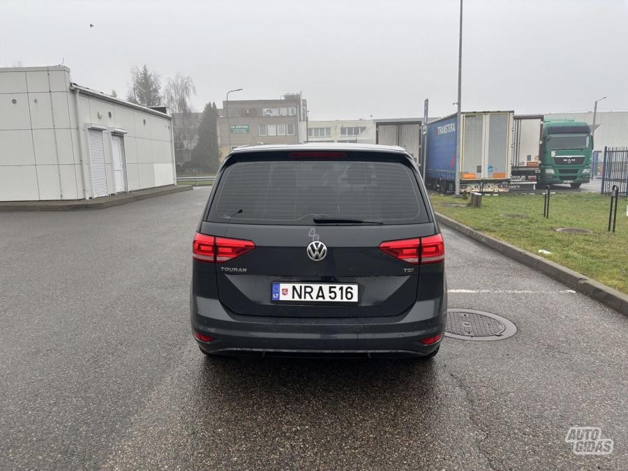 Grey Volkswagen Touran 2016 in Vilnius, with an engine capacity of 1.60 L and mileage of 318 thousand km for 7650 €, photo 4 on AUTOMOTO.COM.LV