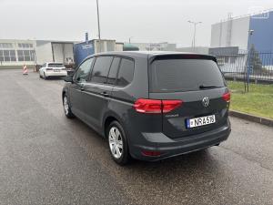 Grey Volkswagen Touran 2016 in Vilnius, with an engine capacity of 1.60 L and mileage of 318 thousand km for 7650 €, photo 5 on AUTOMOTO.COM.LV