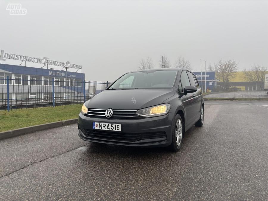 Grey Volkswagen Touran 2016 in Vilnius, with an engine capacity of 1.60 L and mileage of 318 thousand km for 7650 €, photo 7 on AUTOMOTO.COM.LV