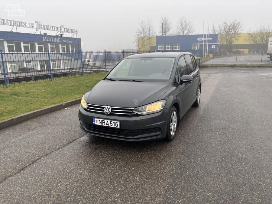 Grey Volkswagen Touran 2016 in Vilnius, with an engine capacity of 1.60 L and mileage of 318 thousand km for 7650 €, photo 8 on AUTOMOTO.COM.LV