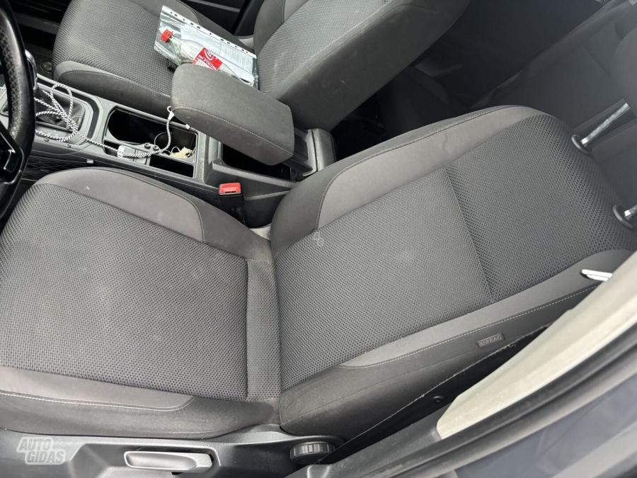 Grey Volkswagen Touran 2016 in Vilnius, with an engine capacity of 1.60 L and mileage of 318 thousand km for 7650 €, photo 10 on AUTOMOTO.COM.LV