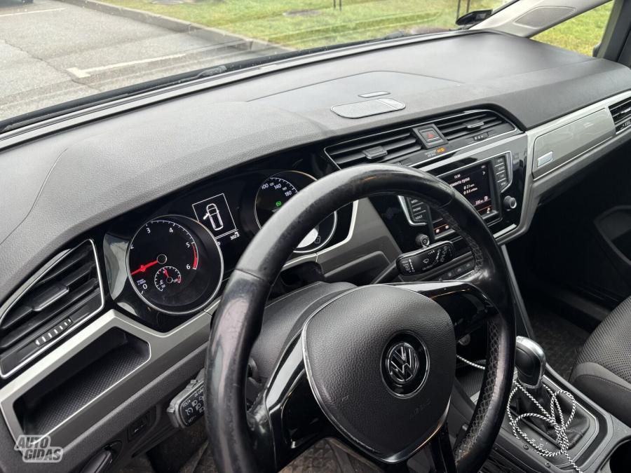 Grey Volkswagen Touran 2016 in Vilnius, with an engine capacity of 1.60 L and mileage of 318 thousand km for 7650 €, photo 11 on AUTOMOTO.COM.LV