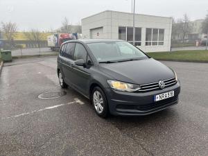 Pelēks Volkswagen Touran 2016 Viļņa, ar dzinēja tilpumu 1.60 L un nobraukumu 318 tūkst. km par 7650 €, foto 3 vietnē AUTOMOTO.COM.LV