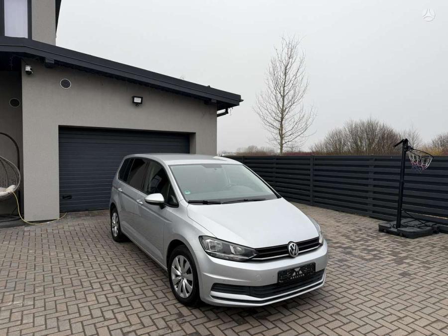 Grey Volkswagen Touran 2016 in Kaunas, with an engine capacity of 1.60 L and mileage of 205 thousand km for 8600 €, photo 2 on AUTOMOTO.COM.LV