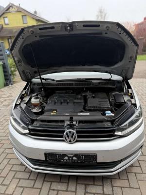 Grey Volkswagen Touran 2016 in Kaunas, with an engine capacity of 1.60 L and mileage of 205 thousand km for 8600 €, photo 6 on AUTOMOTO.COM.LV