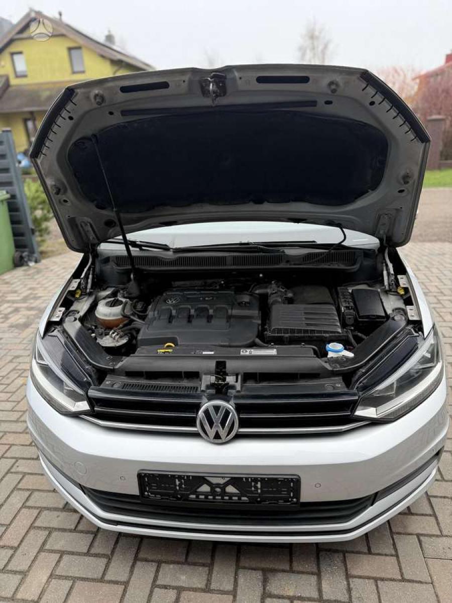 Grey Volkswagen Touran 2016 in Kaunas, with an engine capacity of 1.60 L and mileage of 205 thousand km for 8600 €, photo 6 on AUTOMOTO.COM.LV
