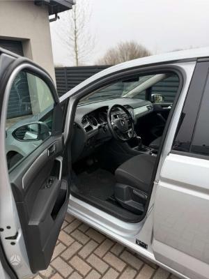 Grey Volkswagen Touran 2016 in Kaunas, with an engine capacity of 1.60 L and mileage of 205 thousand km for 8600 €, photo 10 on AUTOMOTO.COM.LV