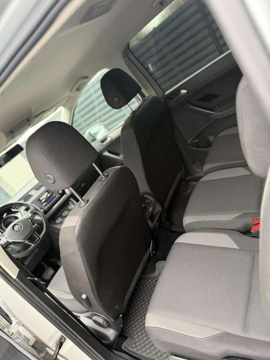Grey Volkswagen Touran 2016 in Kaunas, with an engine capacity of 1.60 L and mileage of 205 thousand km for 8600 €, photo 11 on AUTOMOTO.COM.LV
