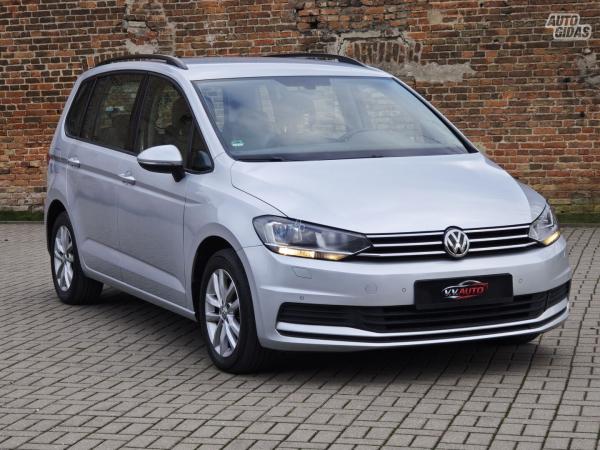 Grey Volkswagen Touran 2016 in Vilnius, with an engine capacity of 2.00 L and mileage of 249 thousand km for 9150 €, photo 3 on AUTOMOTO.COM.LV