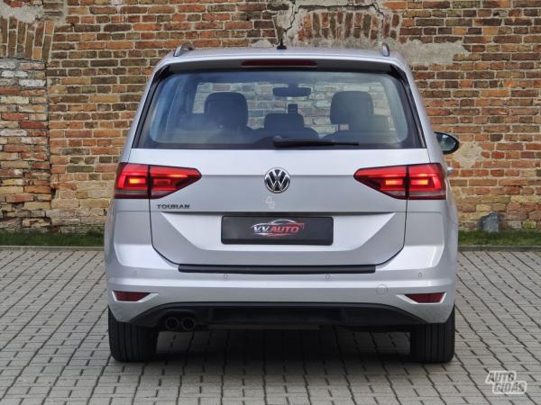 Grey Volkswagen Touran 2016 in Vilnius, with an engine capacity of 2.00 L and mileage of 249 thousand km for 9150 €, photo 10 on AUTOMOTO.COM.LV