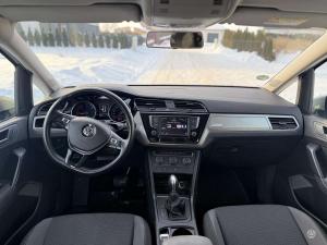 Grey Volkswagen Touran 2016 in Kaunas, with an engine capacity of 1.60 L and mileage of 205 thousand km for 8199 €, photo 15 on AUTOMOTO.COM.LV