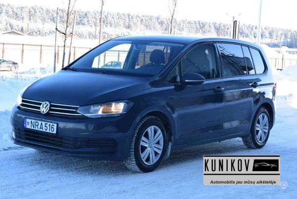 Grey Volkswagen Touran 2016 in Vilnius, with an engine capacity of 1.60 L and mileage of 319 thousand km for 8450 €, photo 1 on AUTOMOTO.COM.LV