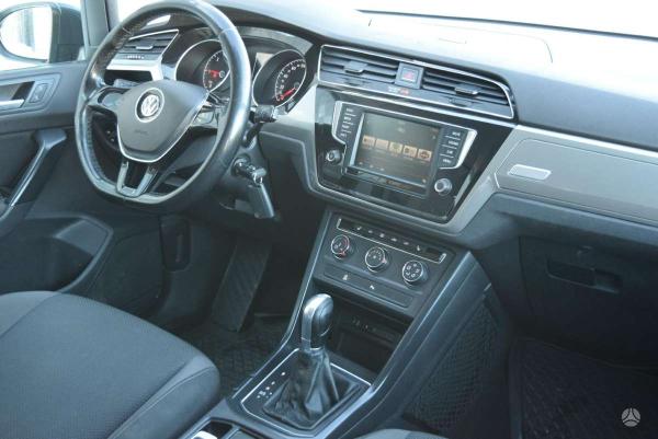 Grey Volkswagen Touran 2016 in Vilnius, with an engine capacity of 1.60 L and mileage of 319 thousand km for 8450 €, photo 11 on AUTOMOTO.COM.LV