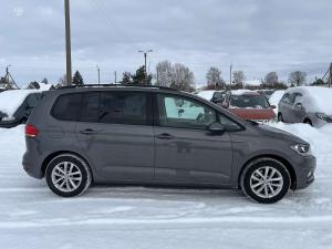 Grey Volkswagen Touran 2016 in Kedainiai, with an engine capacity of 1.60 L and mileage of 240 thousand km for 8999 €, photo 5 on AUTOMOTO.COM.LV