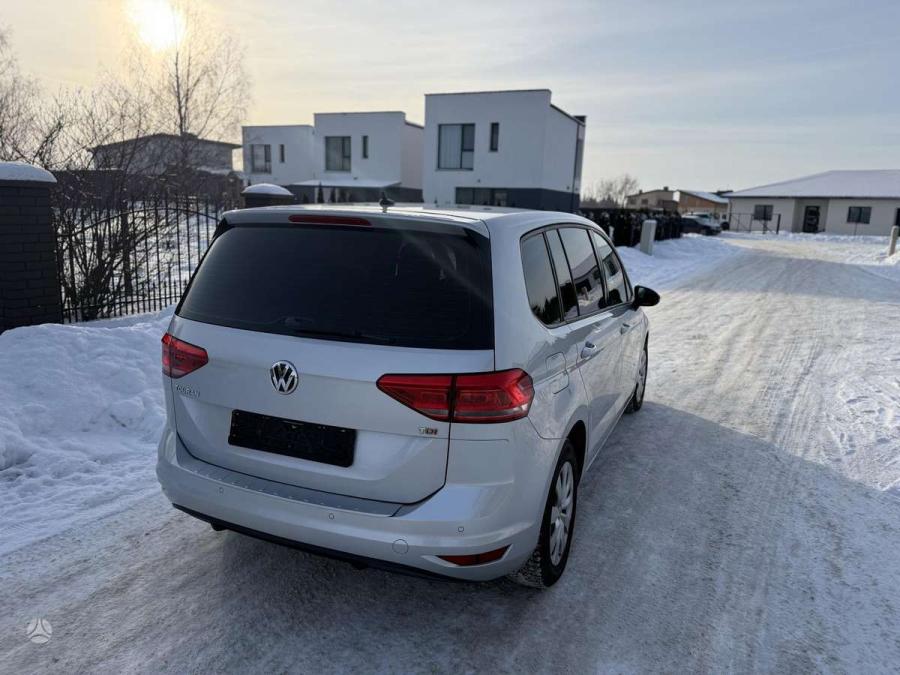Pelēks Volkswagen Touran 2016 Kauņa, ar dzinēja tilpumu 1.60 L un nobraukumu 205 tūkst. km par 8250 €, foto 16 vietnē AUTOMOTO.COM.LV