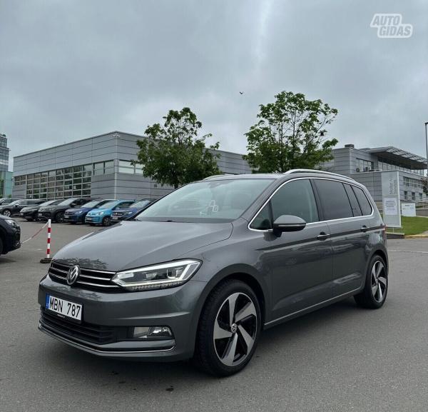 Pelēks Volkswagen Touran 2016 Viļņa, ar dzinēja tilpumu 1.60 L un nobraukumu 208 tūkst. km par 12900 €, foto 1 vietnē AUTOMOTO.COM.LV