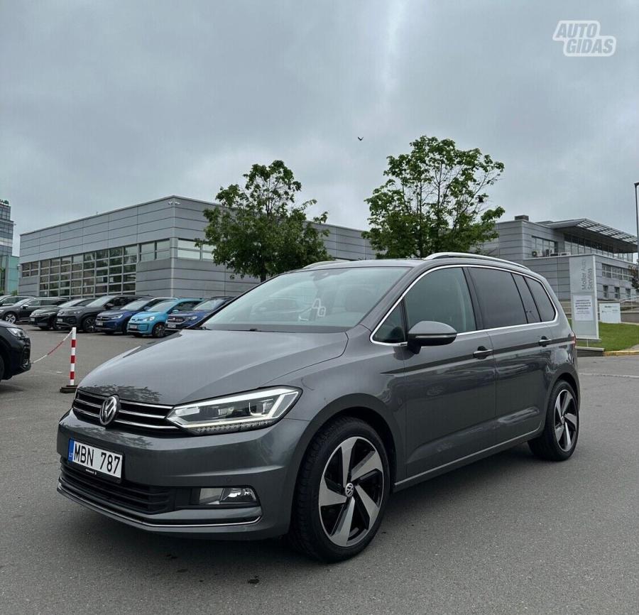 Pelēks Volkswagen Touran 2016 Viļņa, ar dzinēja tilpumu 1.60 L un nobraukumu 208 tūkst. km par 12900 €, foto 1 vietnē AUTOMOTO.COM.LV