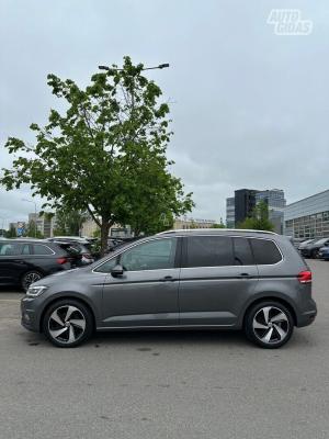 Pelēks Volkswagen Touran 2016 Viļņa, ar dzinēja tilpumu 1.60 L un nobraukumu 208 tūkst. km par 12900 €, foto 3 vietnē AUTOMOTO.COM.LV